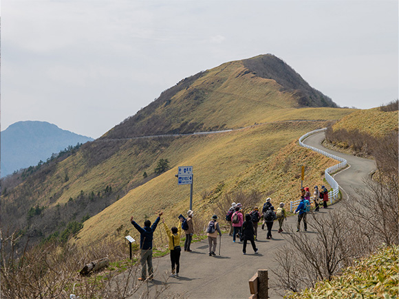 閉鎖中の道を特別に歩く！UFOライン天空ウォーク